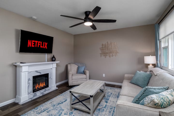 1 Mi To Lake | Clean | Fireplace | Private Yard - Vermilion, OH