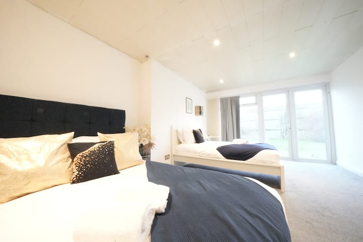 Near Lha Terminal 2&3| 10 Min Drive To The Airport - Hounslow