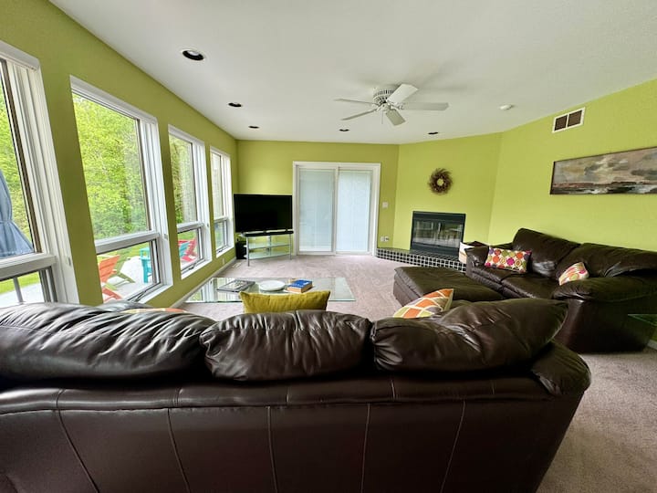 Gorgeous Rural Escape On 14 Acres With Pond - Keystone Safari, Grove City