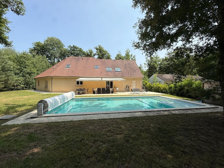 Maison Neuve Avec Piscine Dans Un Domaine Arboré - Yonne