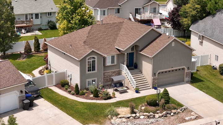 Farmington Gem, Fenced Yard, Sleeps 6 - Lagoon Amusement Park, Farmington