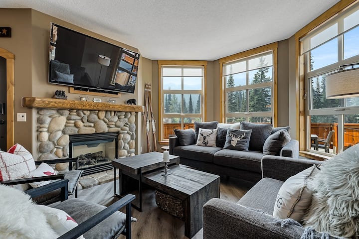 Bright And Cozy Condo, Close To Everything! - Sun Peaks Resort, BC