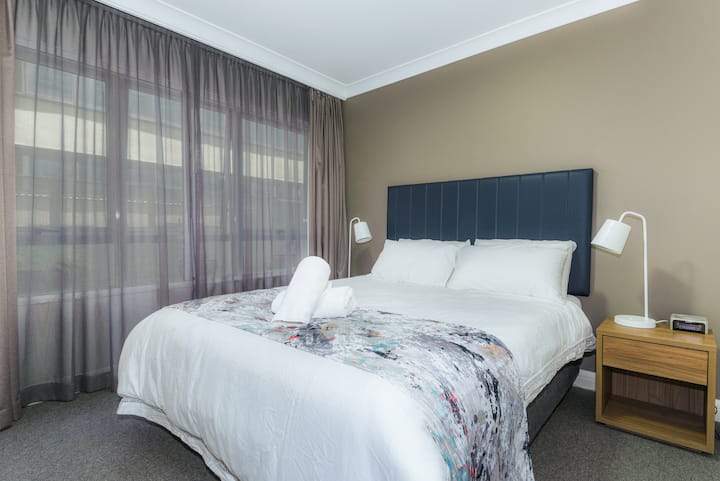 Hotel Styling Entire One Bedroom - Gordon