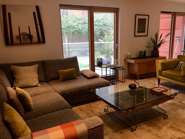 Quiet Quirky House - ホヴ