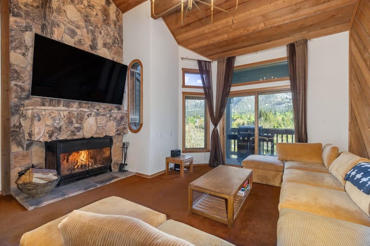 On The Snowcreek Meadow! - Mammoth Mountain, CA