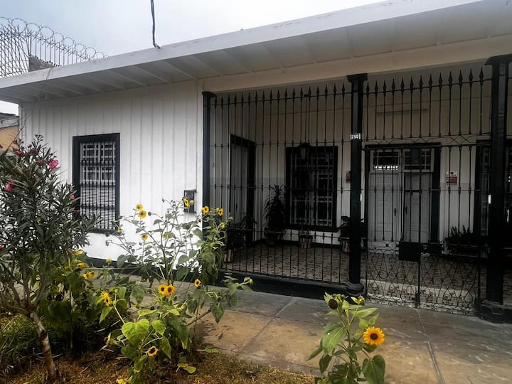 Linda Casa Con Jacuzzi En Ancón - Santa Rosa