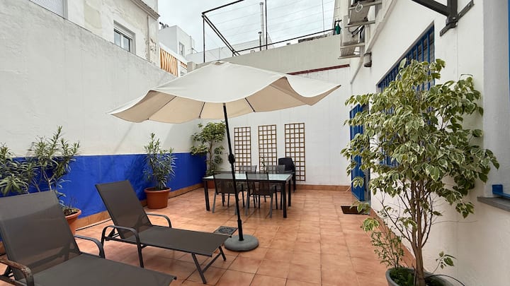 Apto. T. Patio Sevillano. Garaje Privado. - Santiponce