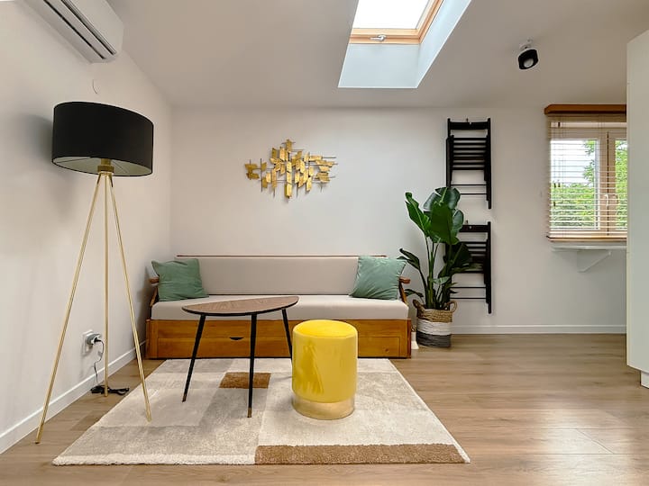 Cozy Attic Studio | Ac | Short&long Term - Warszawa