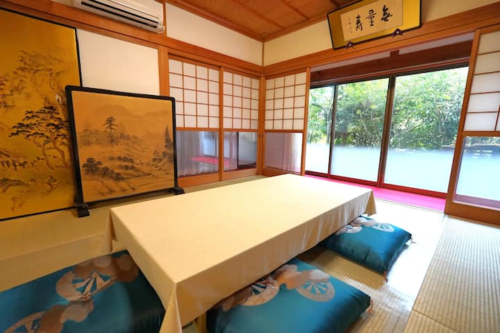 駅前1分!最大14名!和室ダイニング&100インチシアター付き広々宿 - Tsu