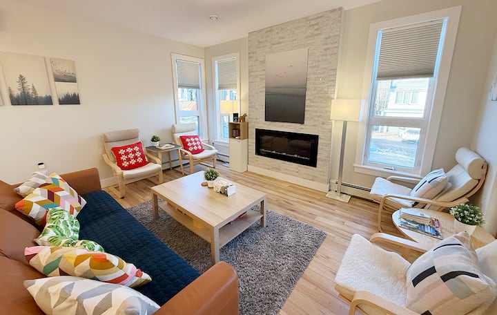 7 Guests, 4-bedroom Entire House, Free Parking - Halifax