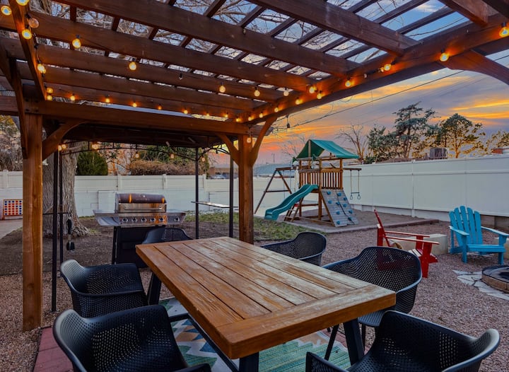 Kings|steamrm|hottub|bbq|arcade|playset|w/d|garage - Albuquerque, NM