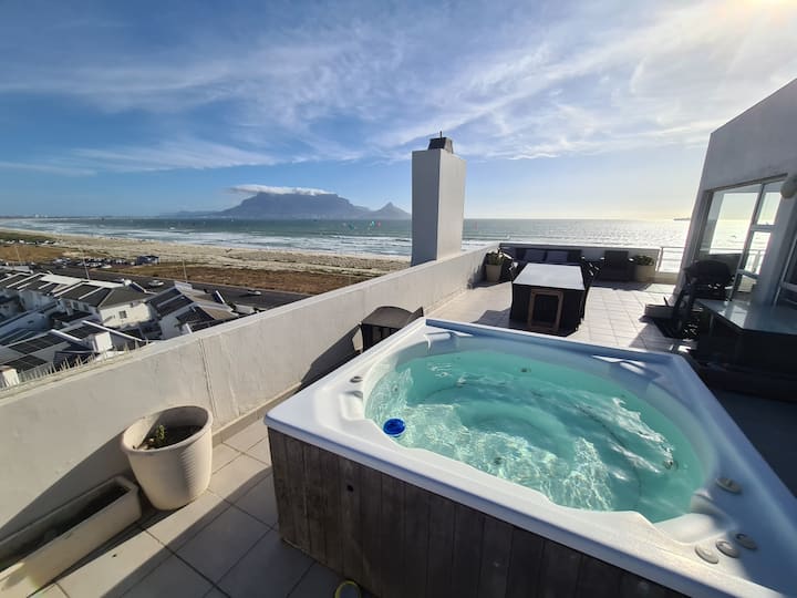Jacuzzi Penthouse | Extra Desks To Work-from-home - Parklands