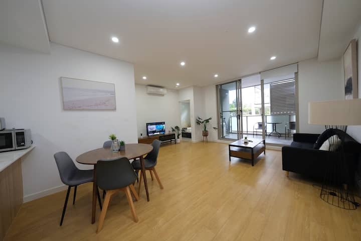 Asquith Modern 2 Bedroom Apt With Parking - Hornsby