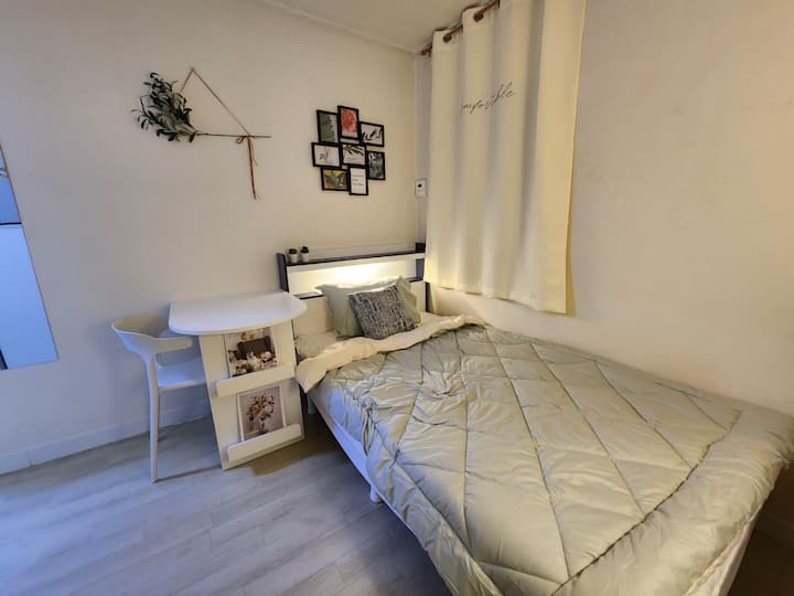 단독사용/ 신촌역 도보5분 /서강대학교 도보3분/교환학생환영/가성비숙소/연세대/세브란스병원 - Seoul