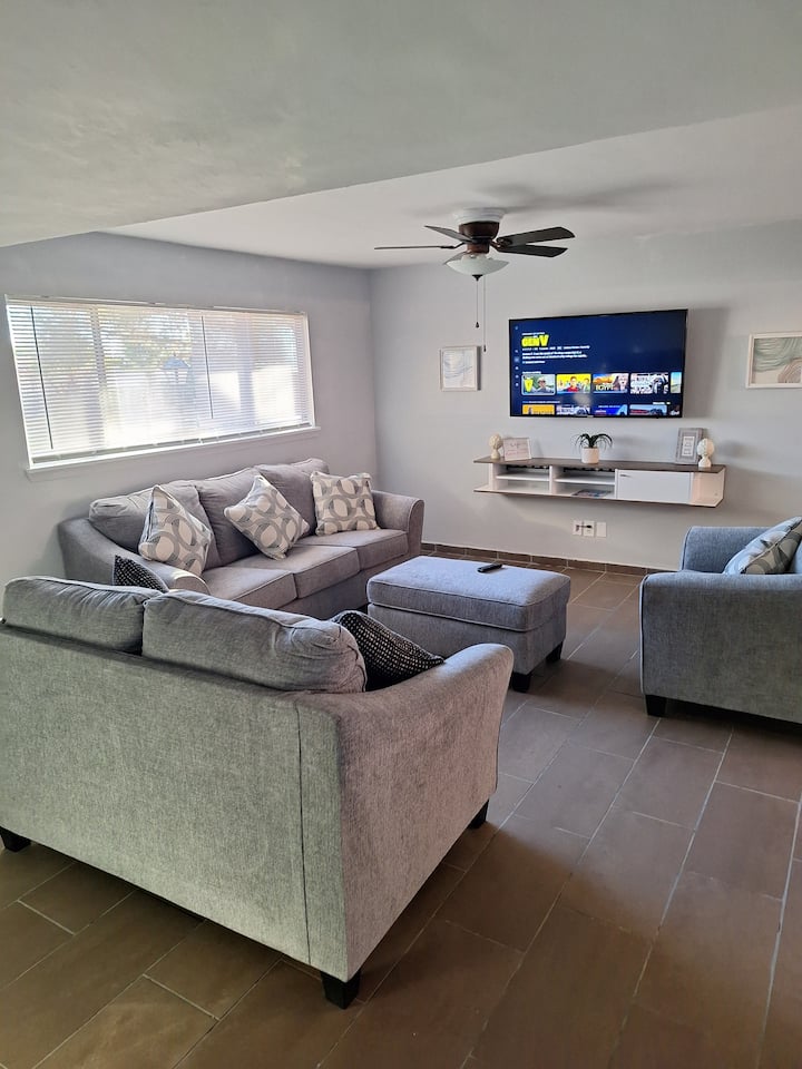 Family Retreat Near Nmsu/pan American Pet Friendly - Las Cruces, NM
