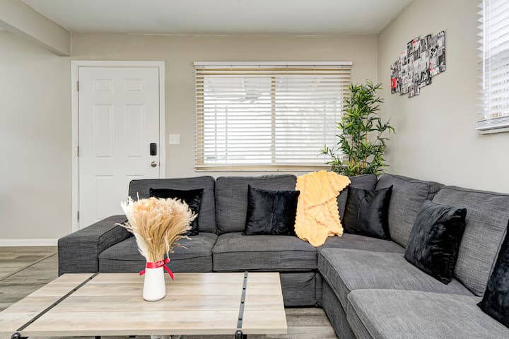 2bed •Office•near Dwtn•2 Min From Uni•pet Friendly - Indianapolis, IN