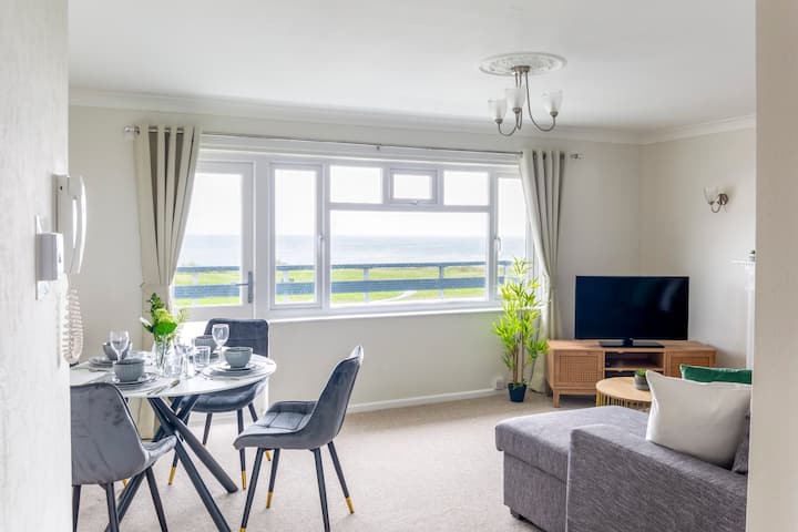 Breath Taking Sea View 2 Bedroom Sleeps 6- Parking - Boscombe