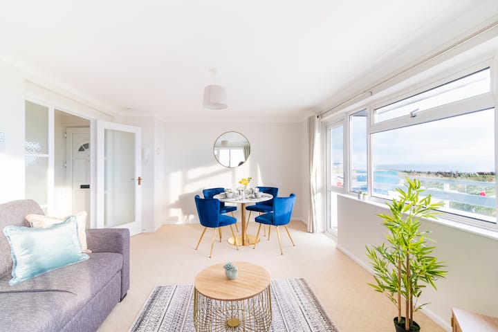 Panoramic Sea View 2 Bedroom Sleeps 6-free Parking - Bournemouth