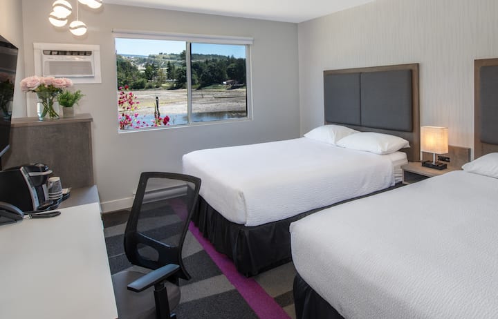 Oceanview Family Suite B - Sechelt