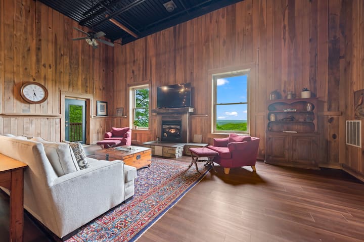 The Lodge At Treetop Retreat - Brown County, IN