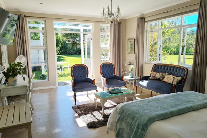 Honeymoon Luxury Room At The Lodge - George