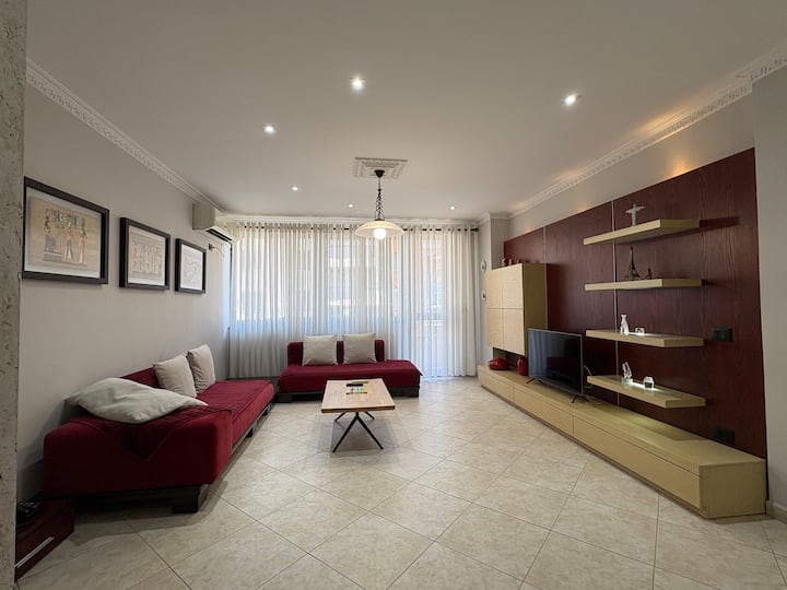 Laureta Central Apartment - Tirana