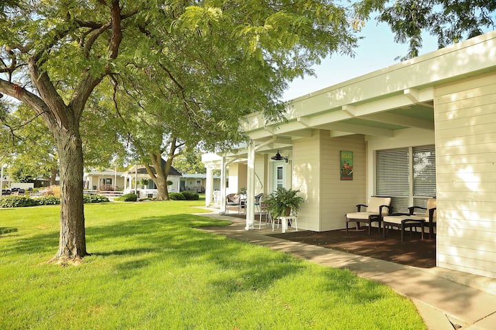 Lake Ranch Resort Assorted Units Waterfront Pool - Holland, MI