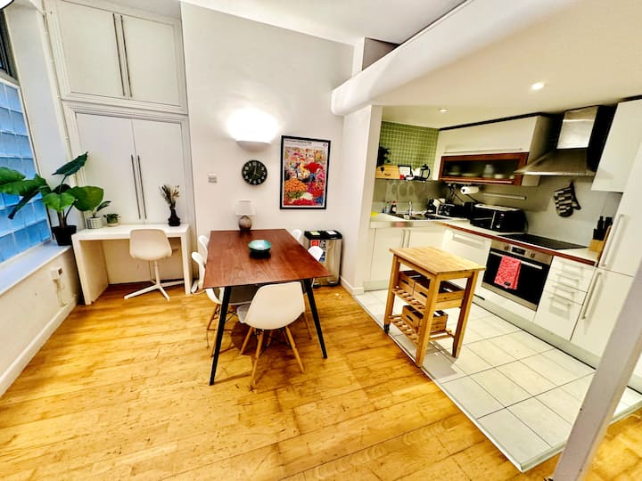 Fantastic Shoreditch Base With Shared Garden - London