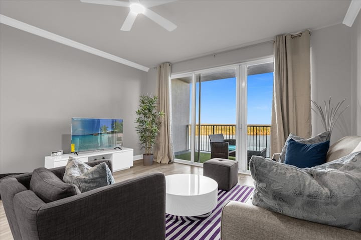 Super Modern Lake Condo-fireworks View! - Aquatica Orlando, Kissimmee