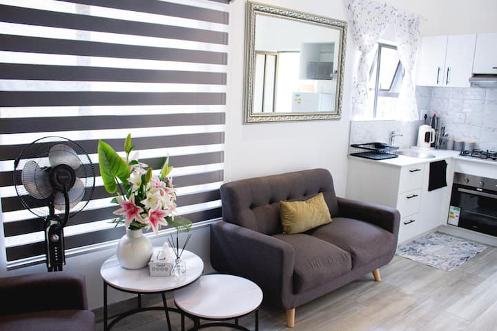 Trendy Apartment Near Sandton&melrose Wifi/solar - Sandton