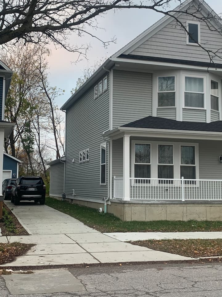 Brand New Home: Next To Cleveland Clinic Hospital - Cleveland