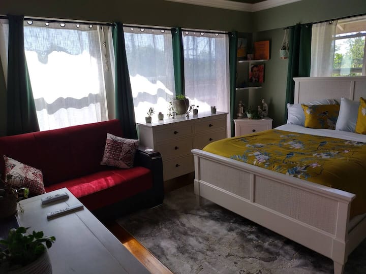 Roomy Suite With Bath And Kitchen In The Tower - Fresno, CA