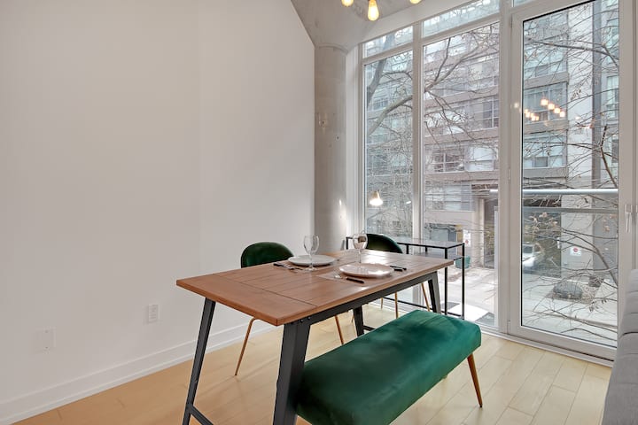 Trendy King West Loft - Toronto, ON