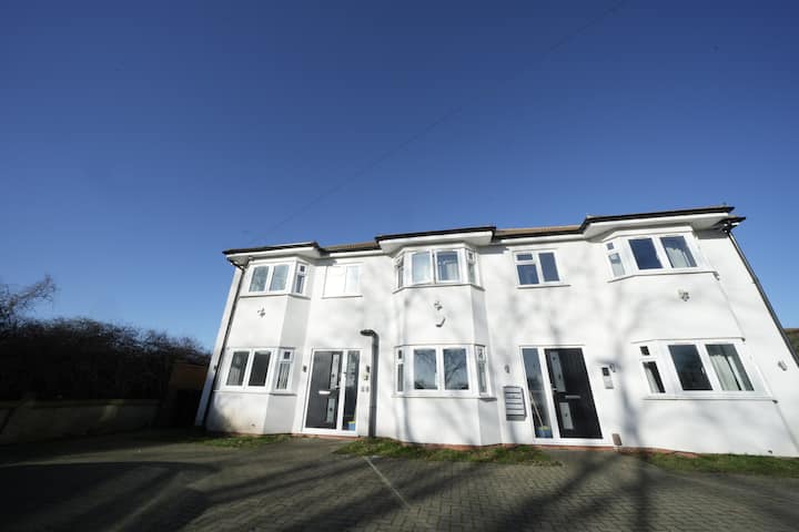 19g 5 Flats | 4 Parking Spaces | Near The Airport - Aéroport de Londres Heathrow (LHR)