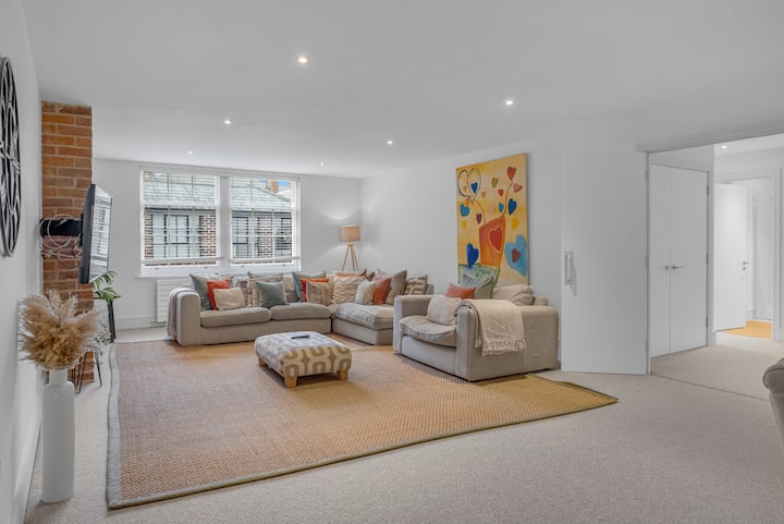 The Jade Suite -The Jewellery Suites, 3 Bed 3 Bath - Birmingham