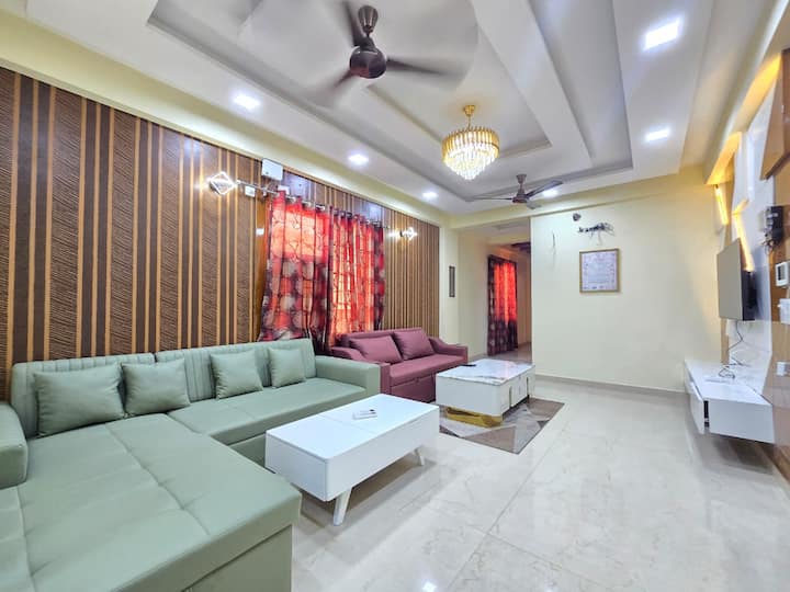 Homlee-4bhk Large Flat-max Vaishali-parking Lift - Delhi