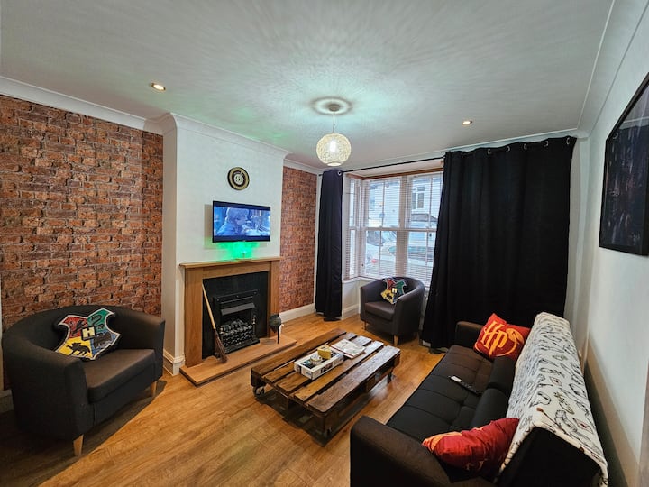 Harry Potter Themed Home Watford Free O/s Parking - Watford