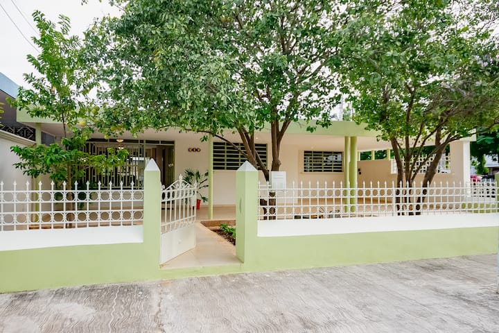 Quaint!  Ample 4 Br 4bathroom, Pool, Park Alemán - Mérida