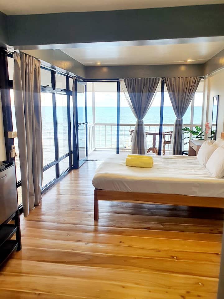 Amazing Beachfront Room D - Casita Del Mar Palawan - Puerto Princesa