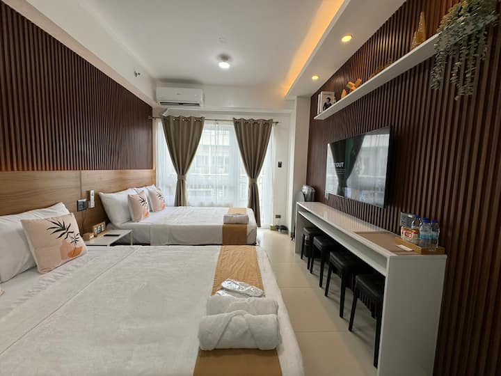 Comfy Suite W/ Parking & Game Arcade | L.a. Suites - Tagaytay
