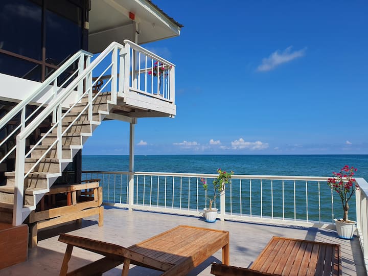Beachfront Room B - Twin-bed - Casita Del Mar - Puerto Princesa