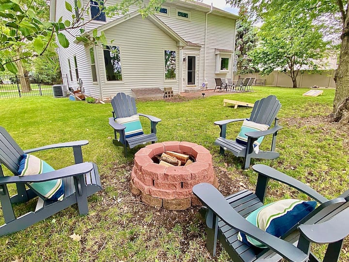 Luxe Suburban Chicago River Oasis W/chef's Kitch! - Naperville