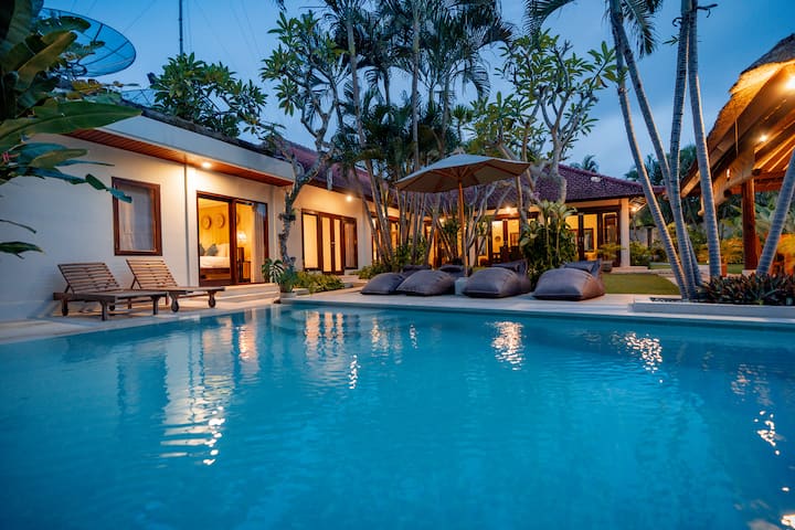 A Cozy 6bd Private Villa With Pool Near Seminyak - Bali