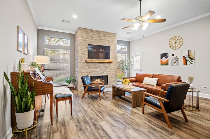 Pristine Retreat For Families & Small Group - Pearland, TX