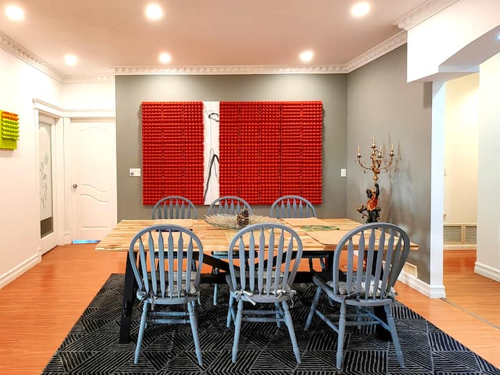 Artful Retreat Vacation Home 20% Off - Surrey