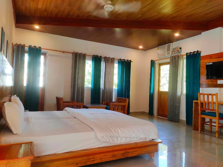 Hill Hoppers Premium Room With 2 Balcony & Kichent - Rishikesh