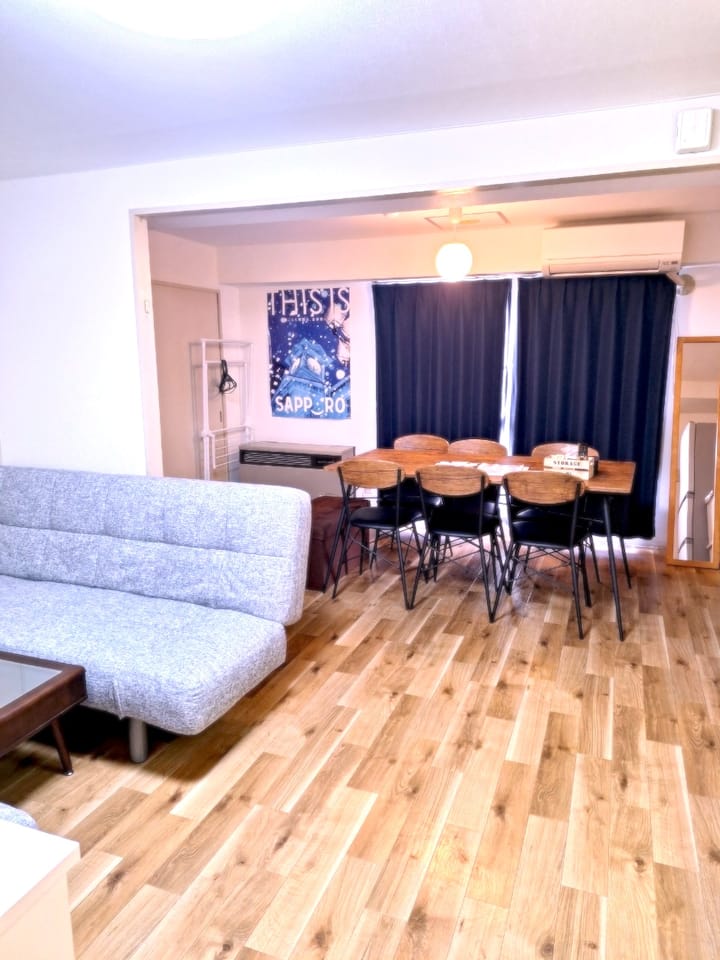 エアコン完備　最大８名/二条市場徒歩8分　ダブルベット３台　ソファーベッド２台　　貸切 - Sapporo