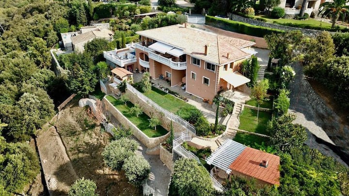Luxurious Family Villa In An Exclusive Domaine - Antibes