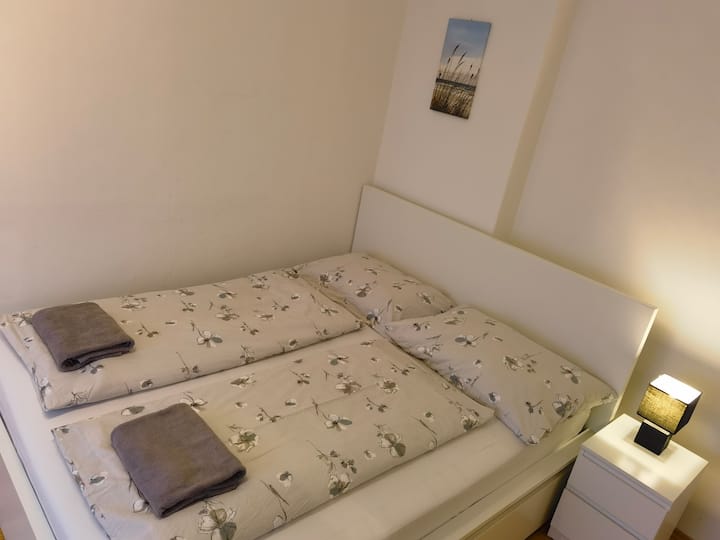 Jongs Room Ed - Graz