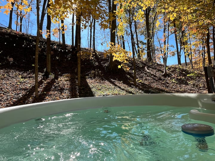 Oak Creek-hot Tub,woods,fire Pit,creek Play Area - Laurelville, OH